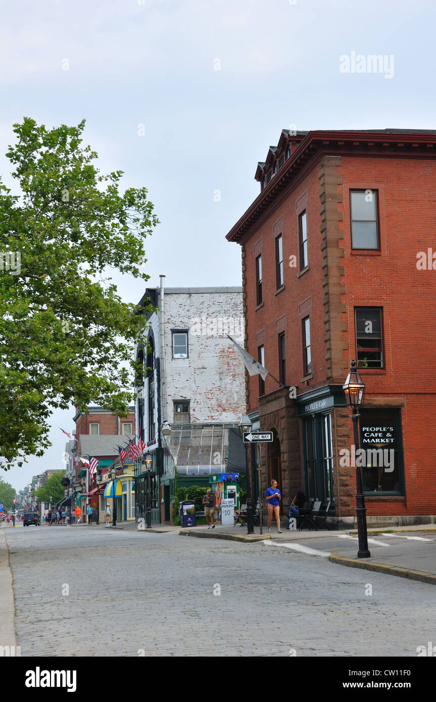 Shopping street in newport rhode hi-res stock photography and images ...