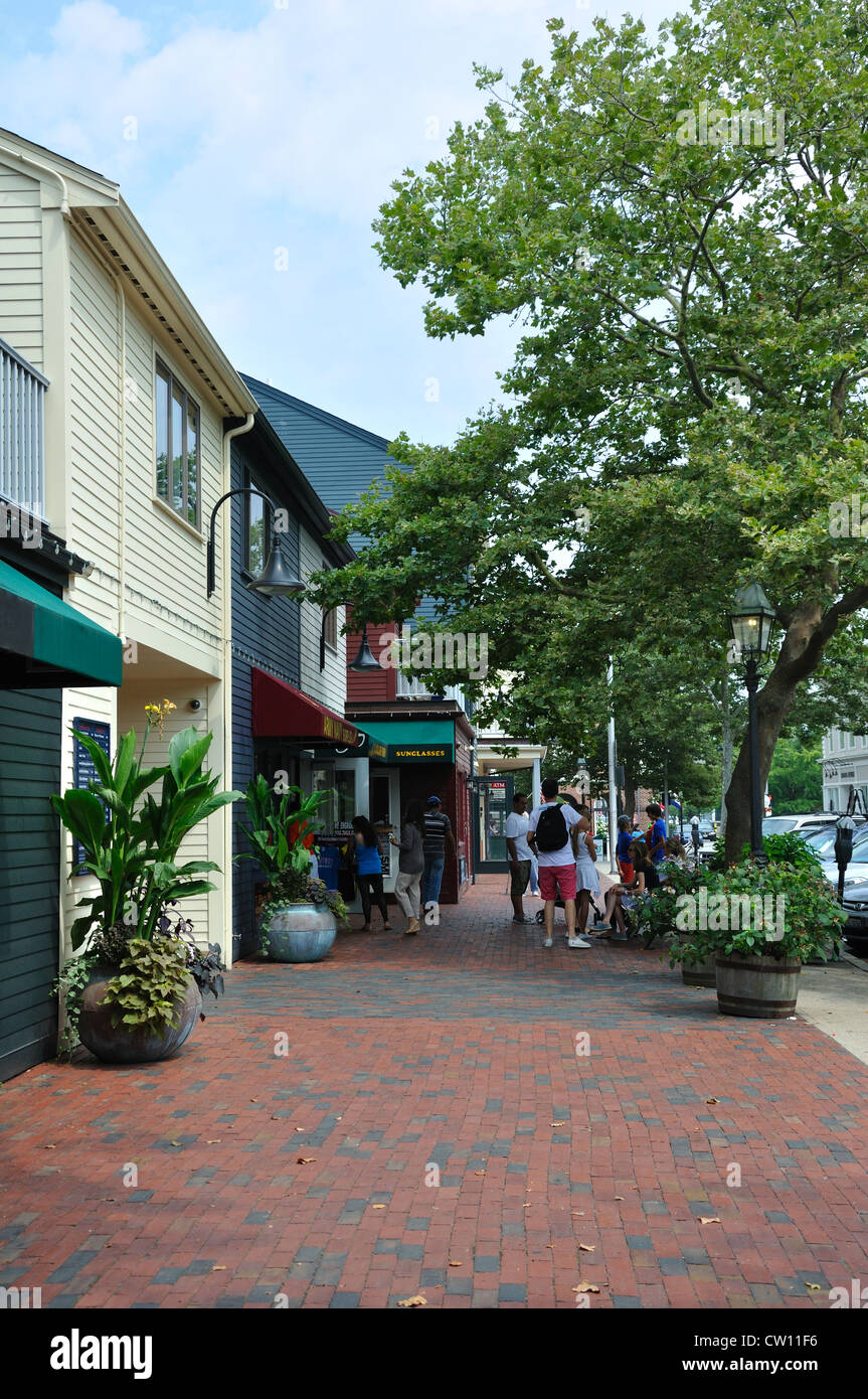 Shopping street in newport rhode hi-res stock photography and images ...