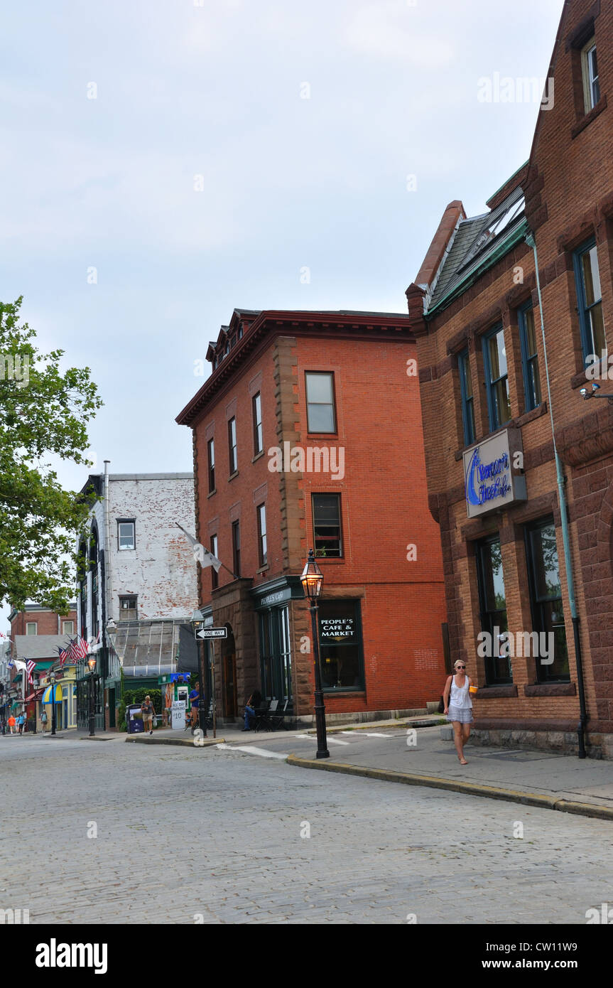 Shopping street in newport rhode hi-res stock photography and images ...