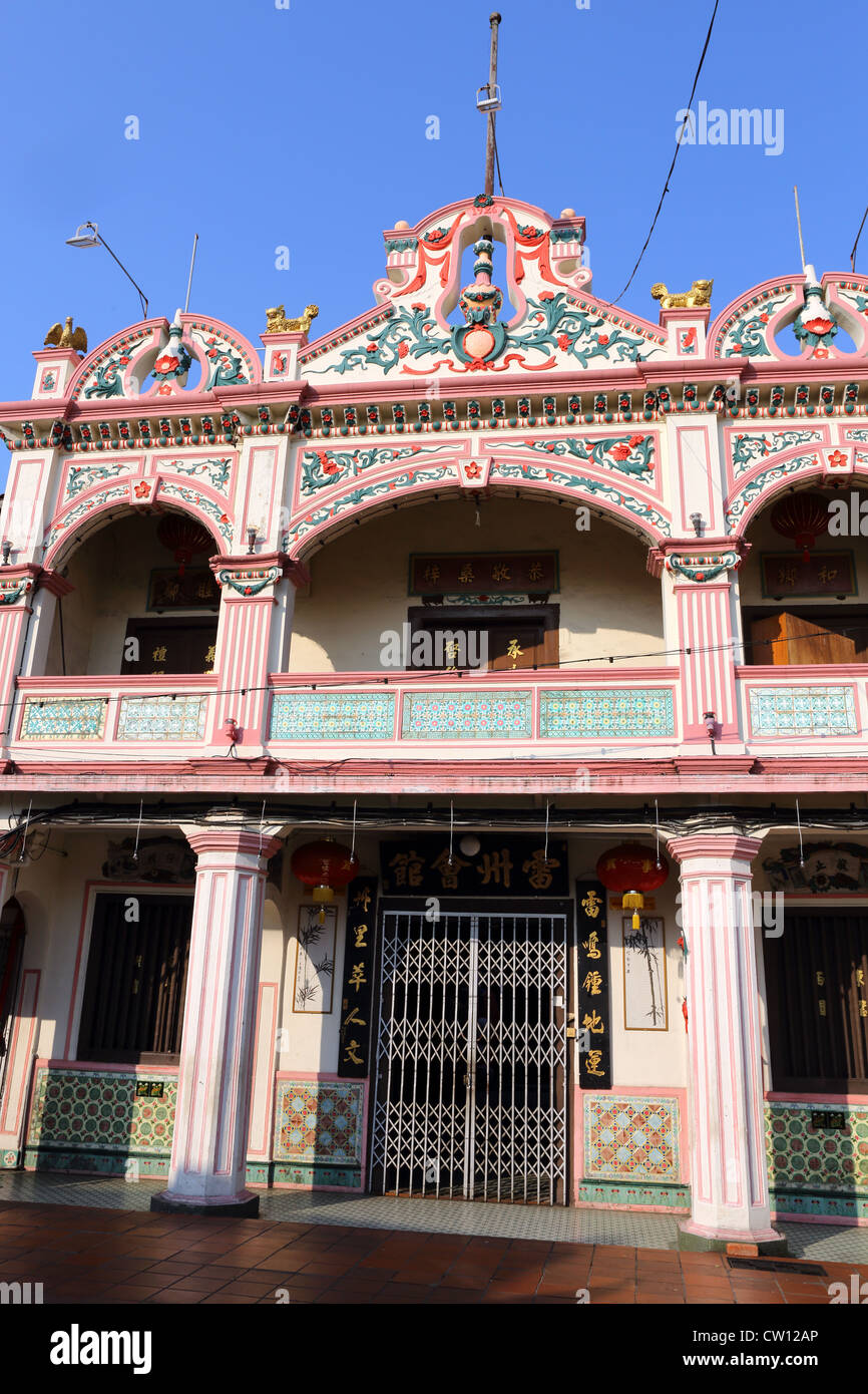 Colorful colonial heritage buildings on Jonker Road in Chinatown ...