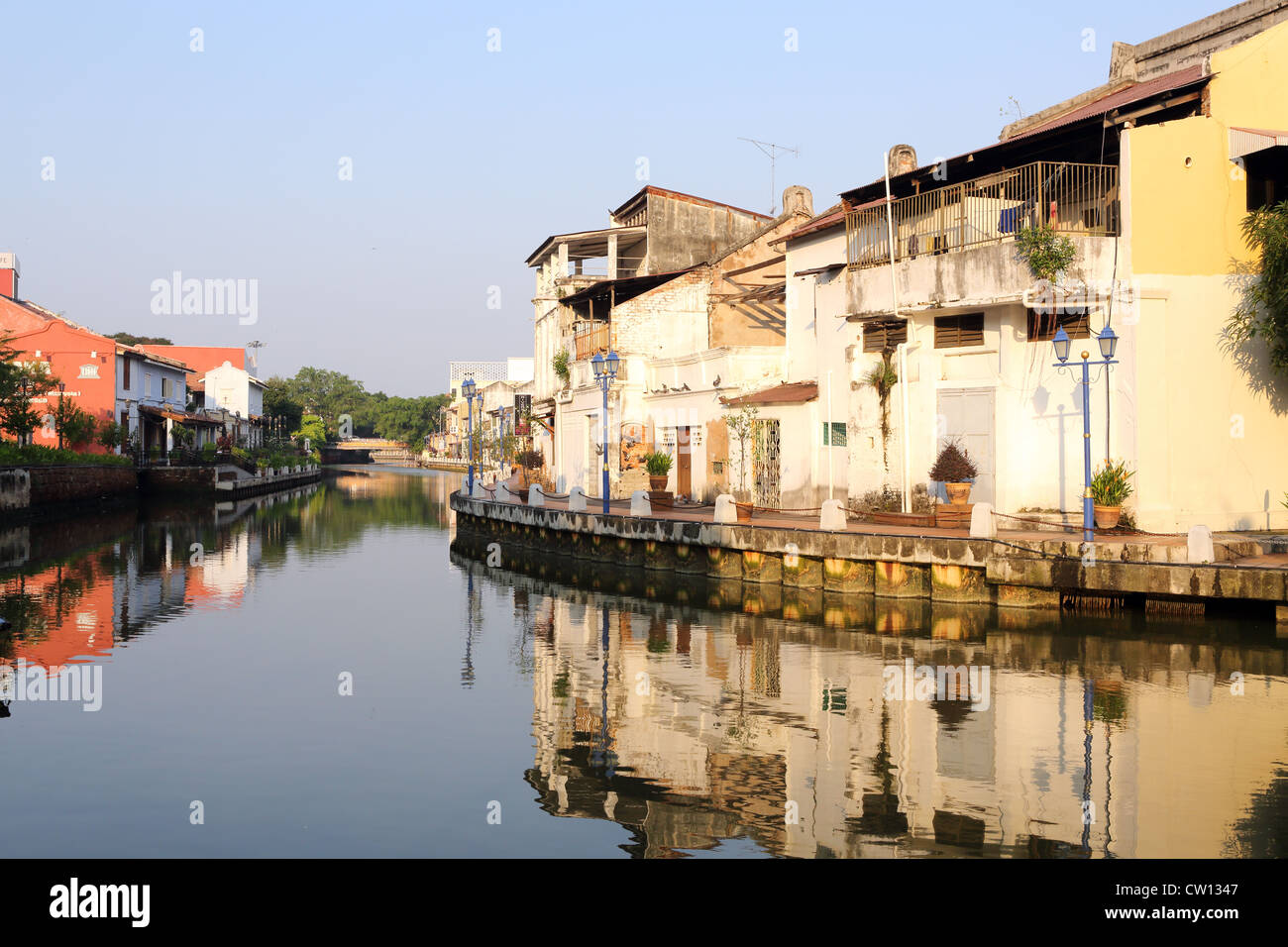 Old colonial heritage buildings on the Melaka River in Melaka Stock Photo - Alamy