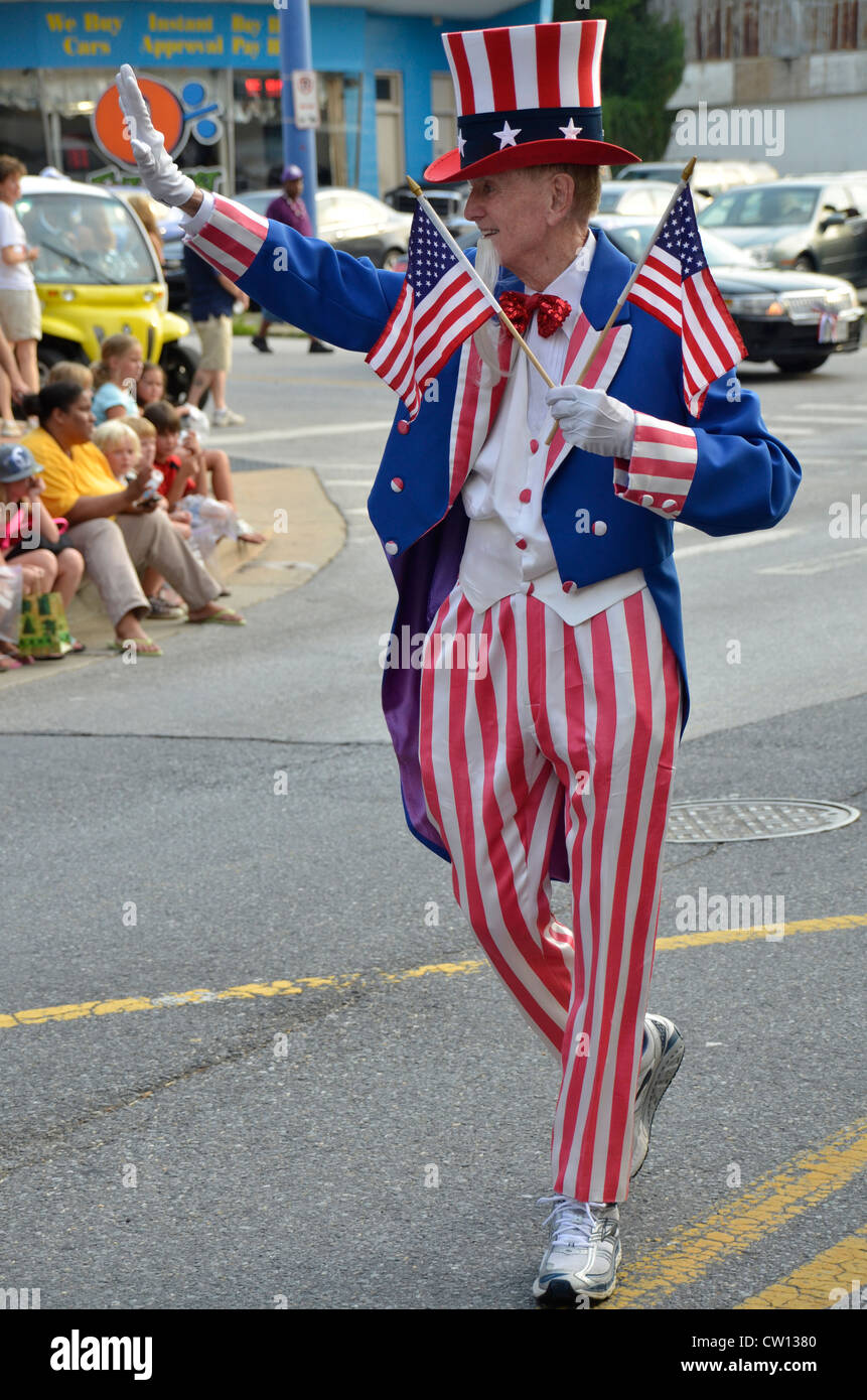 July 4th parade hi-res stock photography and images - Alamy