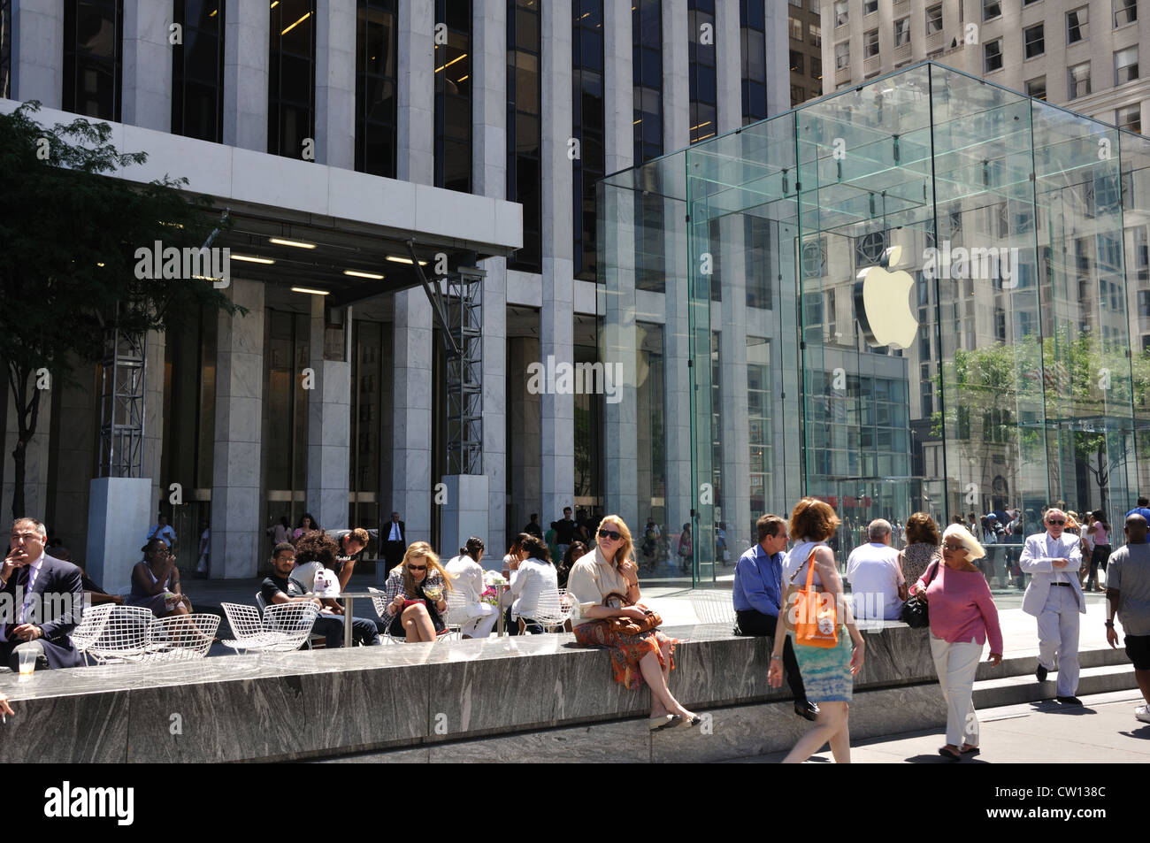 Apple computers store, New York, USA Stock Photo - Alamy