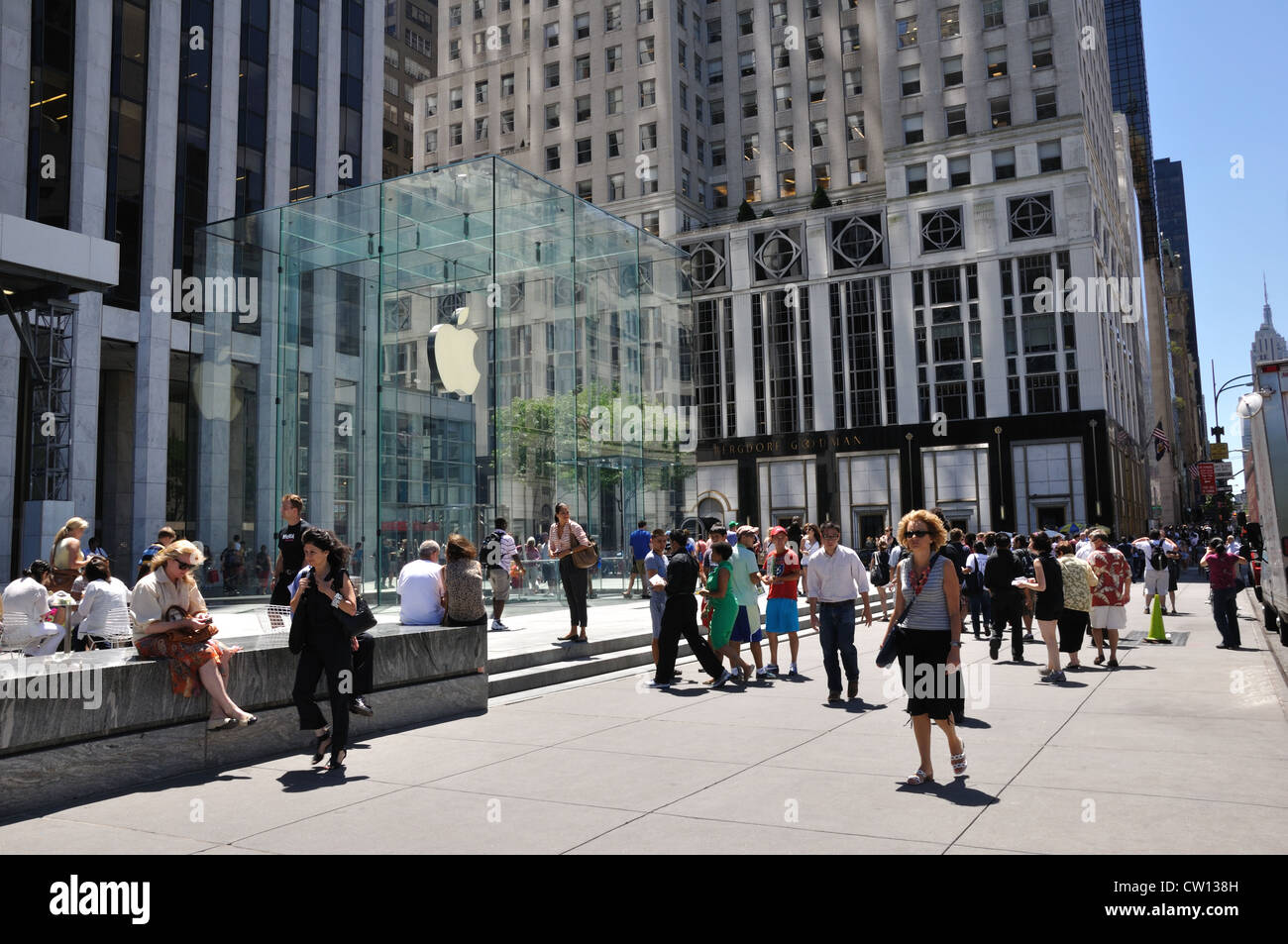 Apple computers store, New York, USA Stock Photo - Alamy
