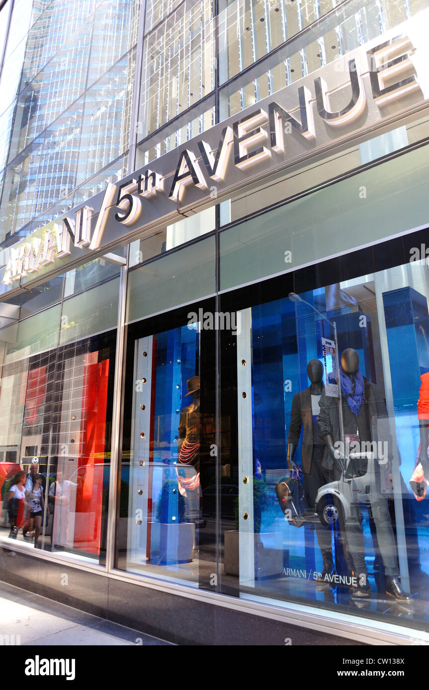 Storefront 5th fifth avenue hi-res stock photography and images - Alamy