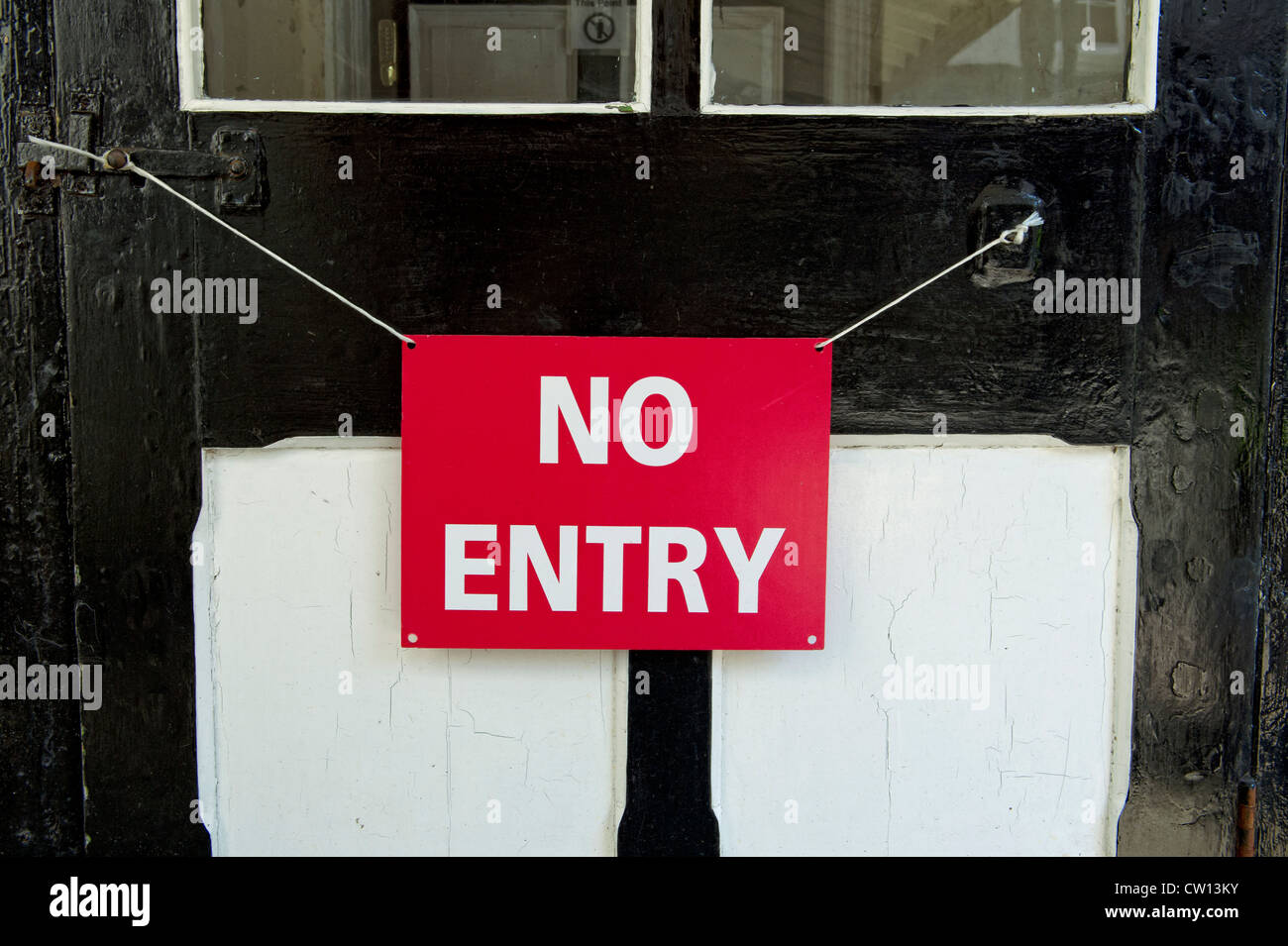 Hanging sign door hi-res stock photography and images - Alamy