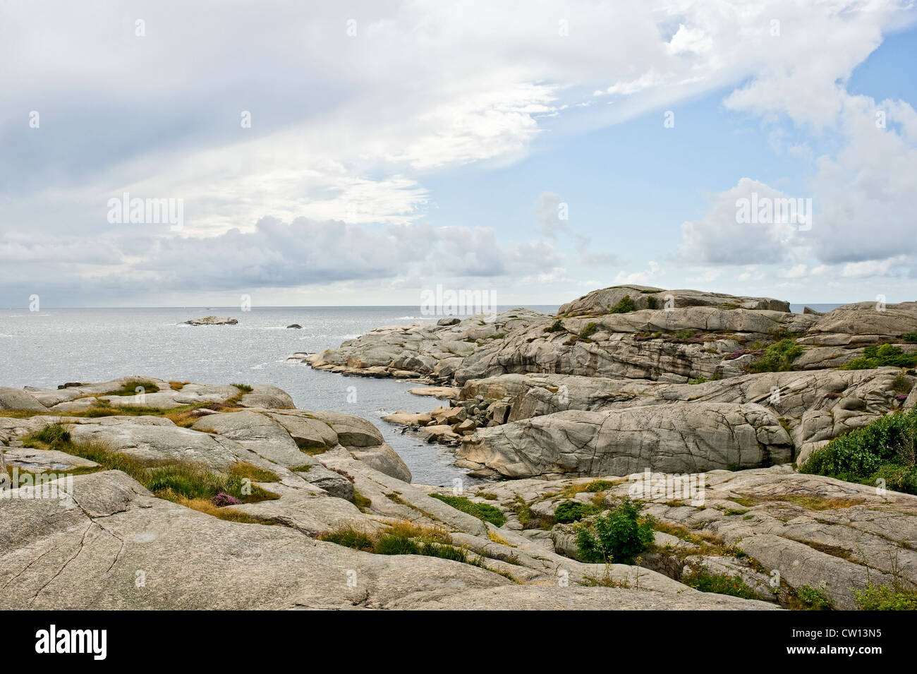 Coast with stones hi-res stock photography and images - Alamy