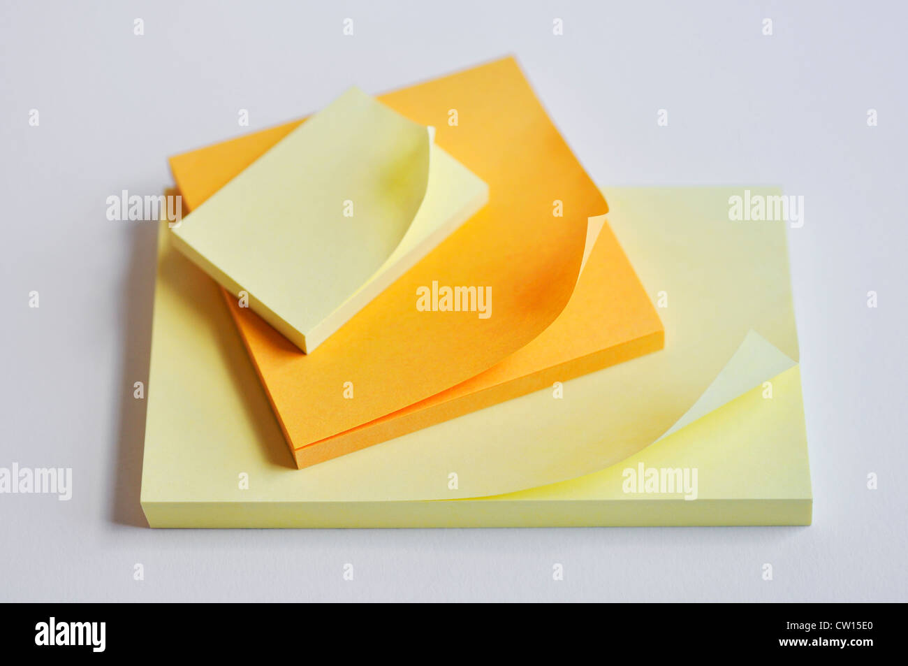 Yellow post-it notes Stock Photo - Alamy