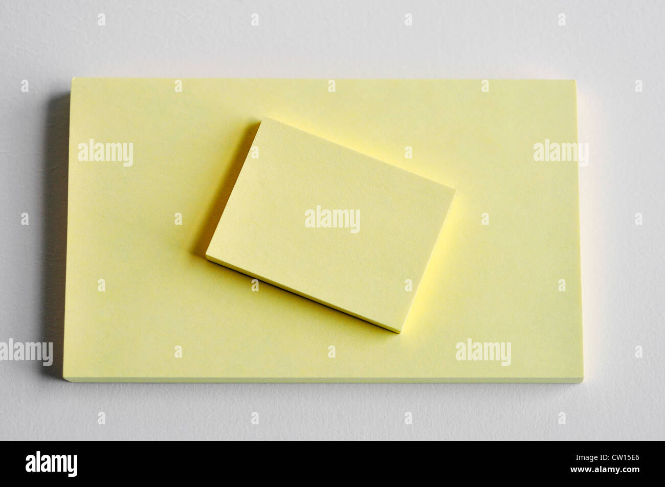 Yellow post-it notes Stock Photo - Alamy