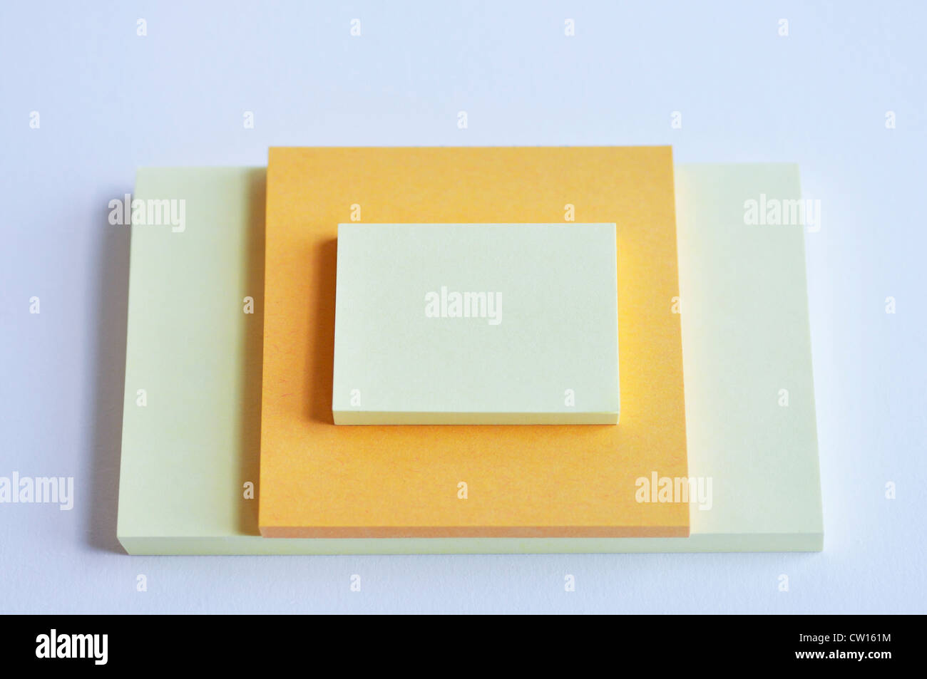 Yellow post-it notes Stock Photo - Alamy