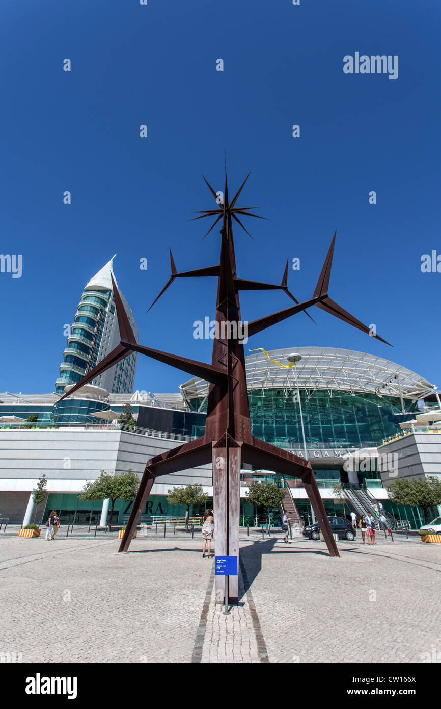 Homem-Sol (Sun Man) Sculpture. Vasco da Gama Shopping and São Gabriel ...