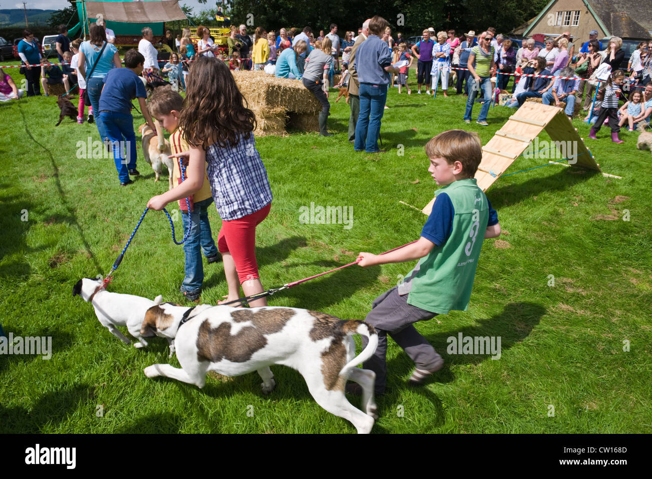 Scarecrow field village hi-res stock photography and images - Alamy