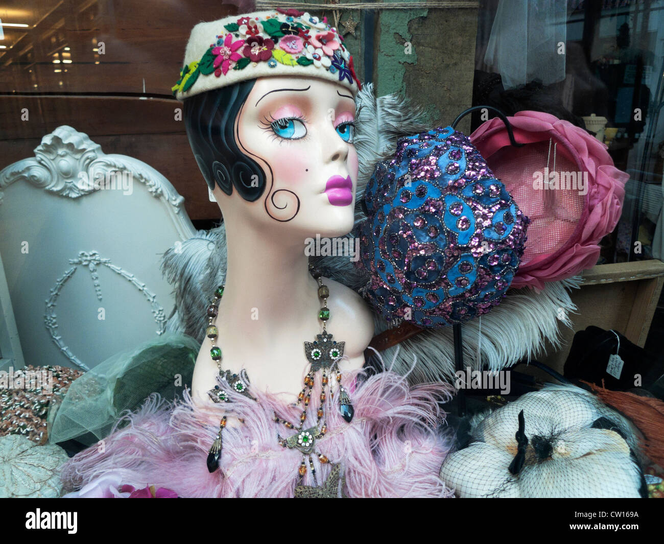 Vintage fashion mannequins hi-res stock photography and images - Alamy