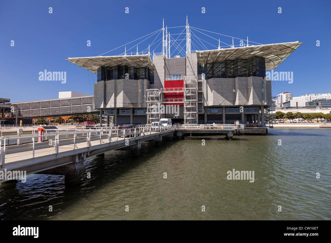 Lisbon Oceanarium, the second largest oceanarium in the world and the ...