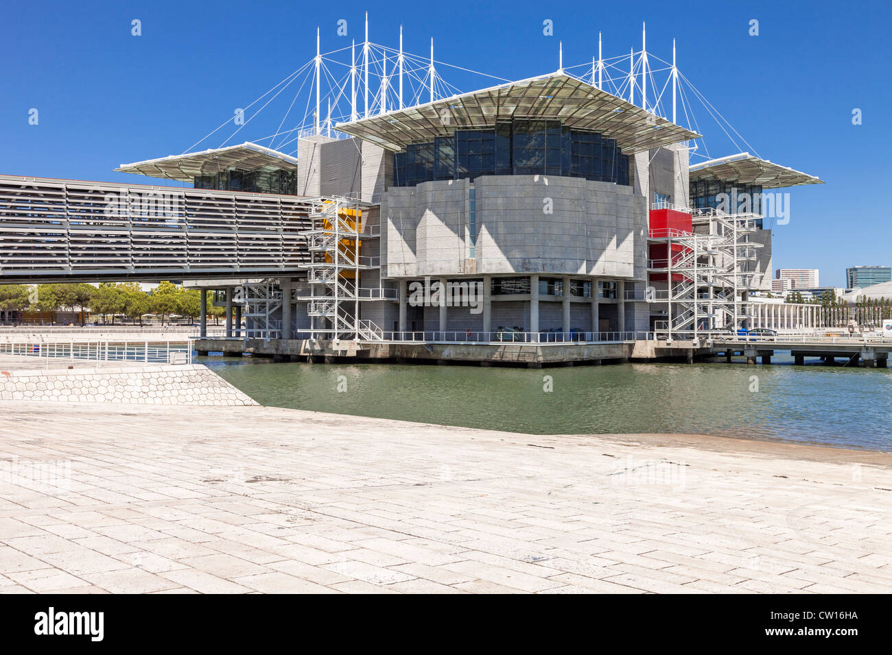 Lisbon Oceanarium, the second largest oceanarium in the world and the ...