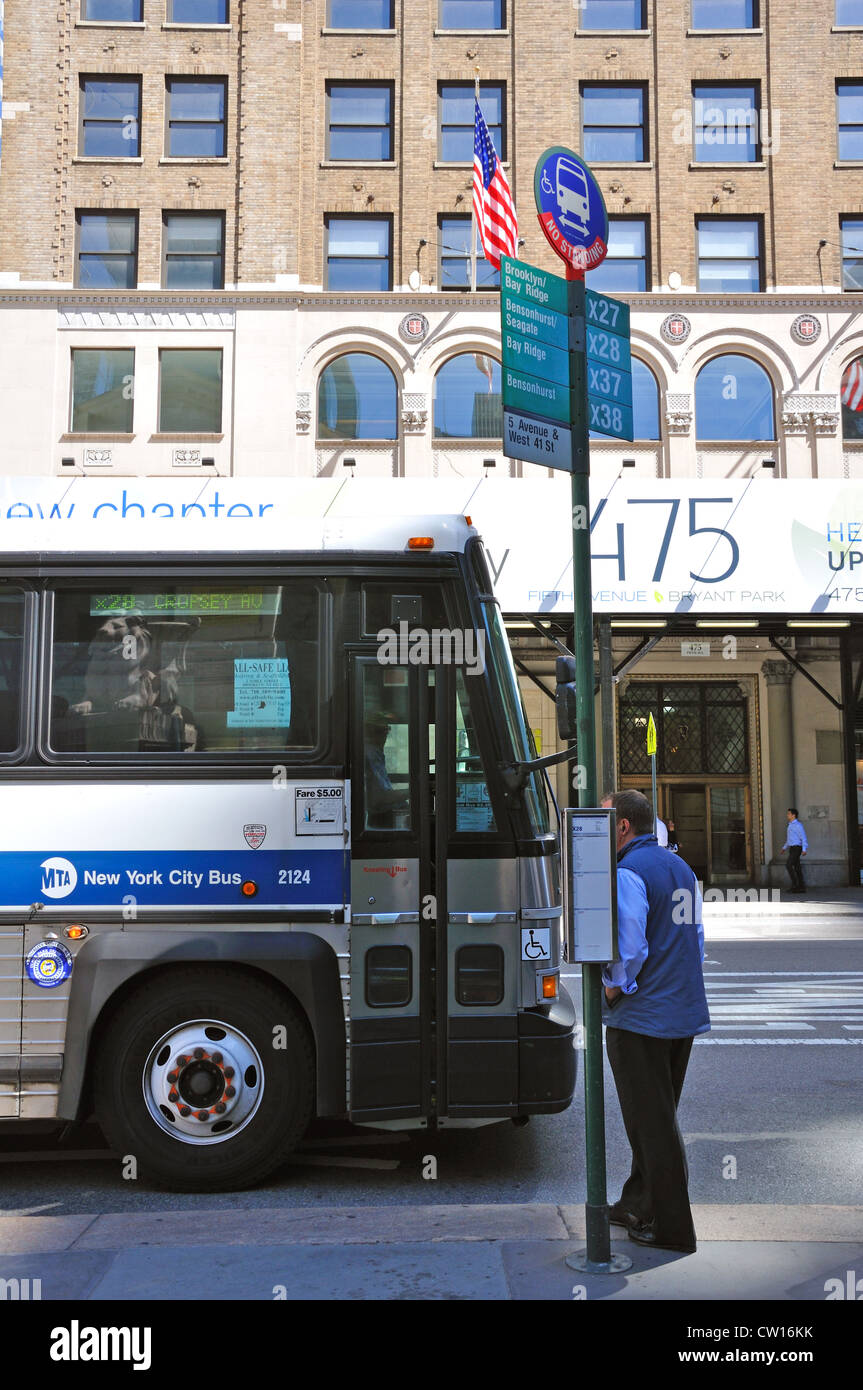 New York City bus stop, 5th Avenue, Manhattan, NYC, USA Stock Photo - Alamy
