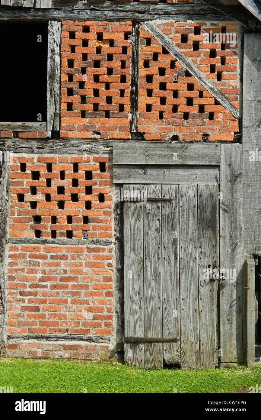 Brick barns hi-res stock photography and images - Alamy
