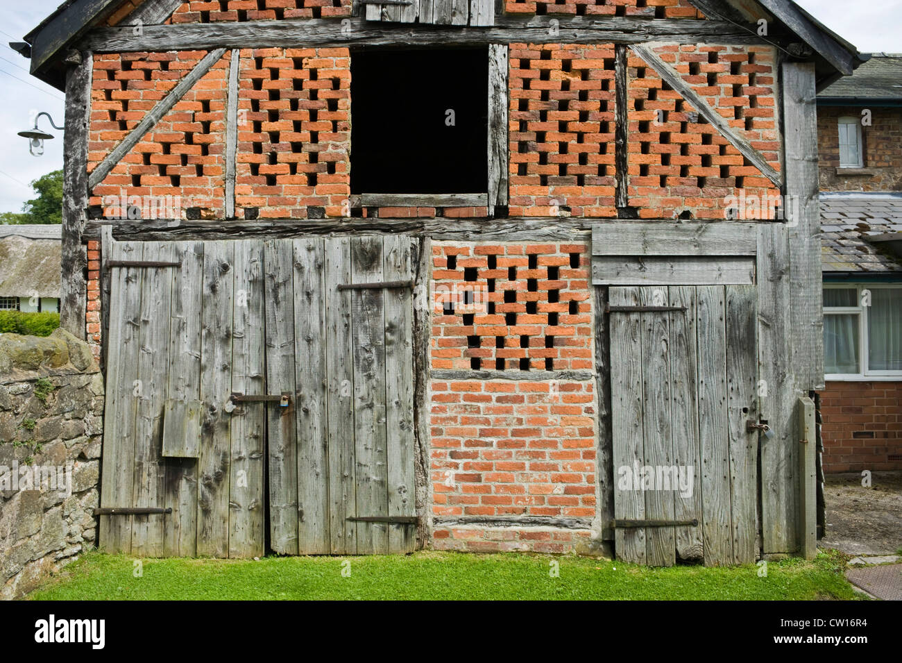 Brick barns hi-res stock photography and images - Alamy