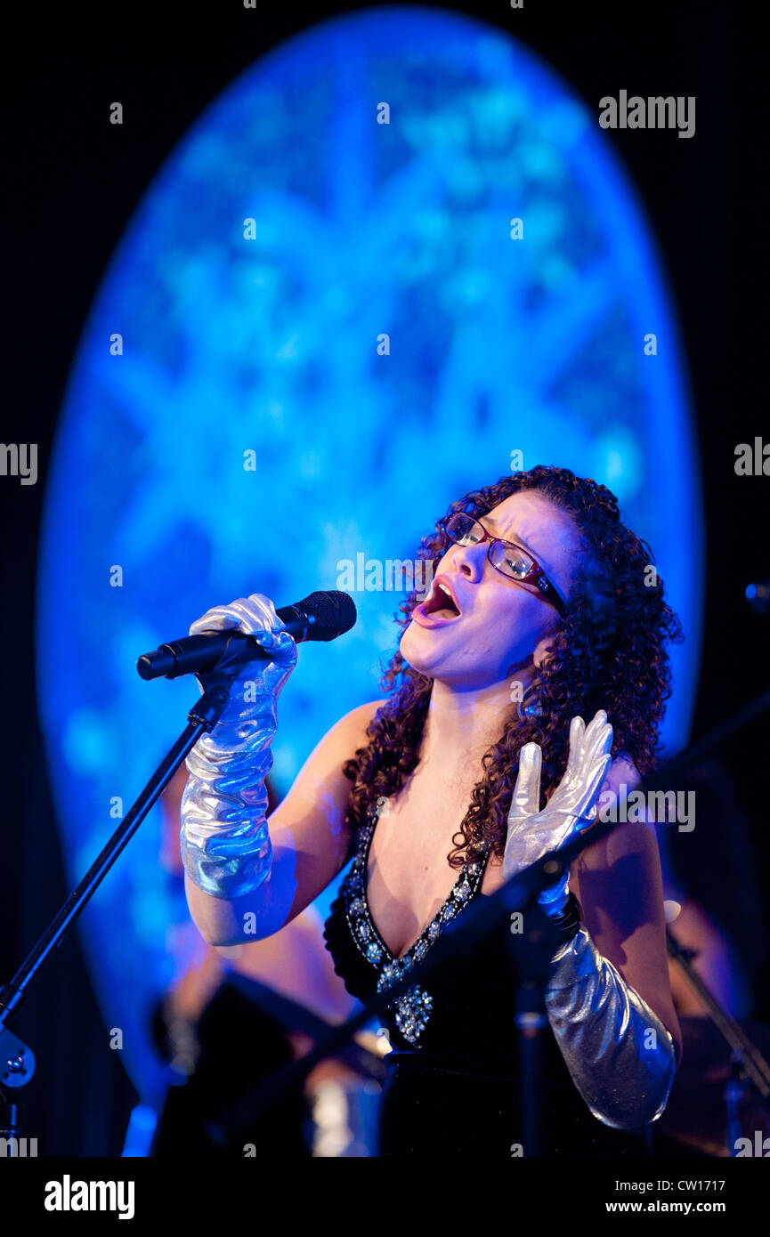 Retro outfit hi-res stock photography and images - Alamy