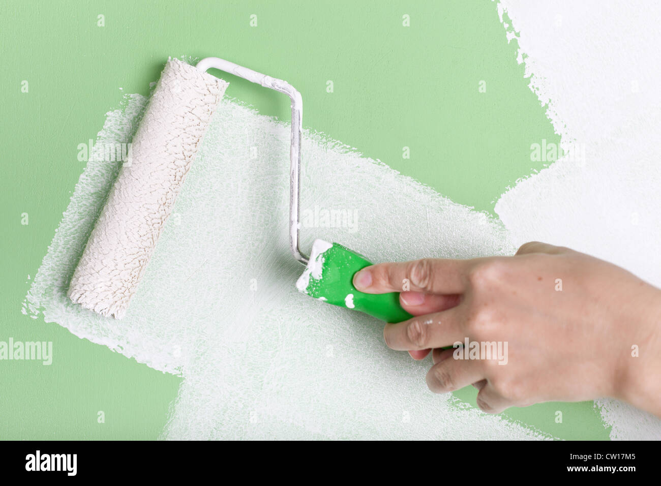 Closeup of a hand with paint roller Stock Photo - Alamy