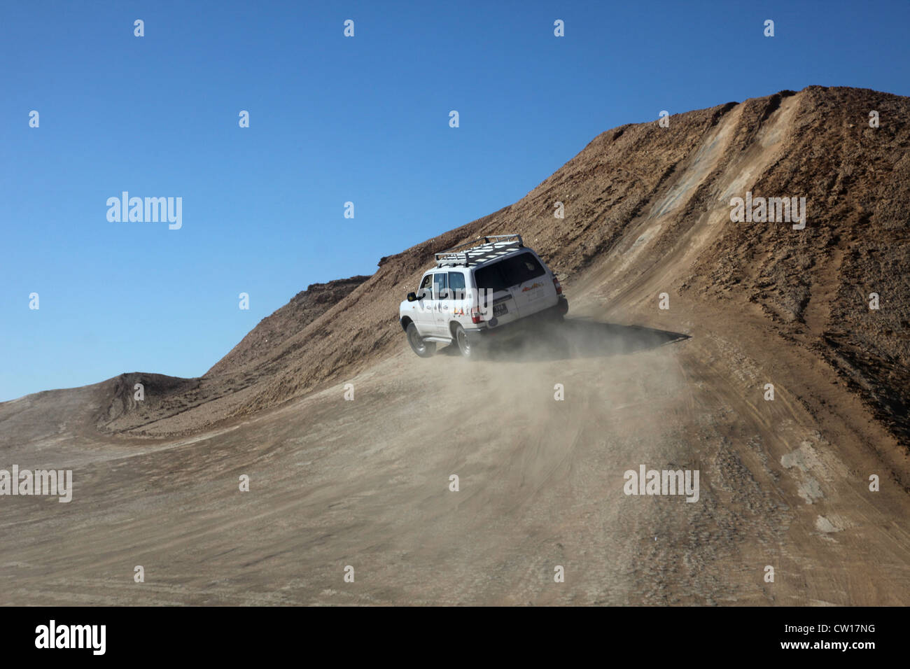 Car in desert Stock Photo - Alamy