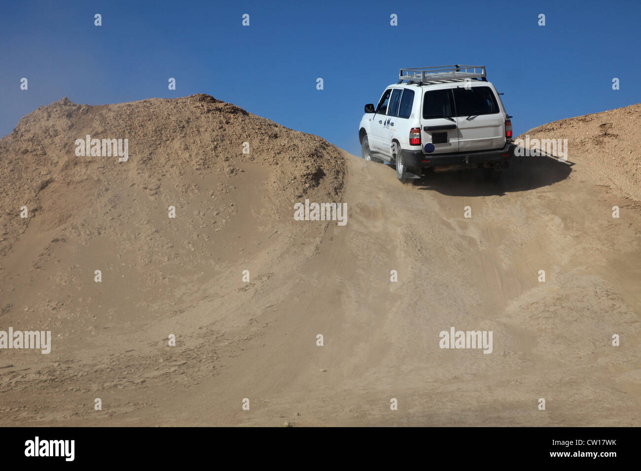 Car in desert Stock Photo - Alamy