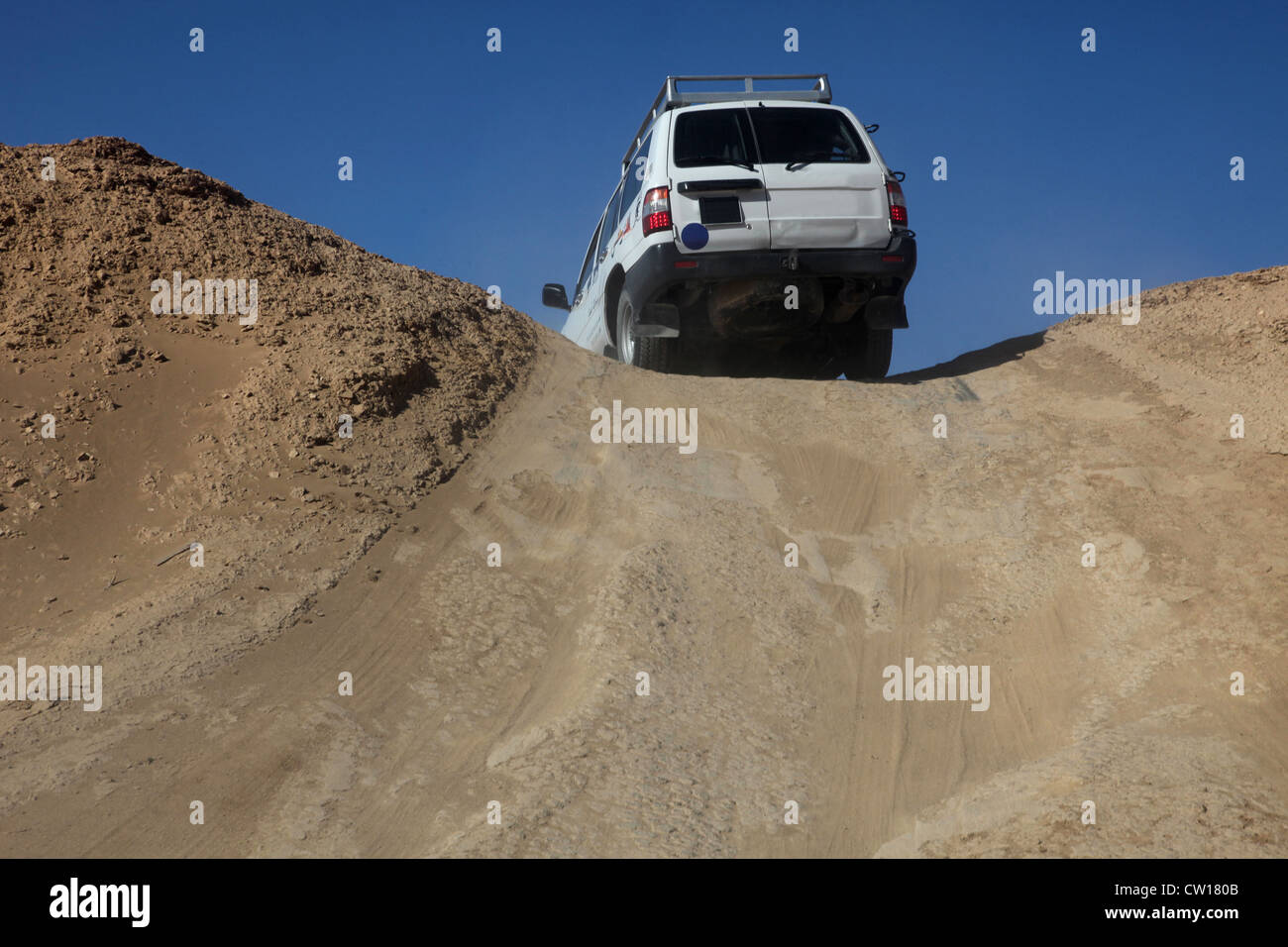 Car in desert Stock Photo - Alamy