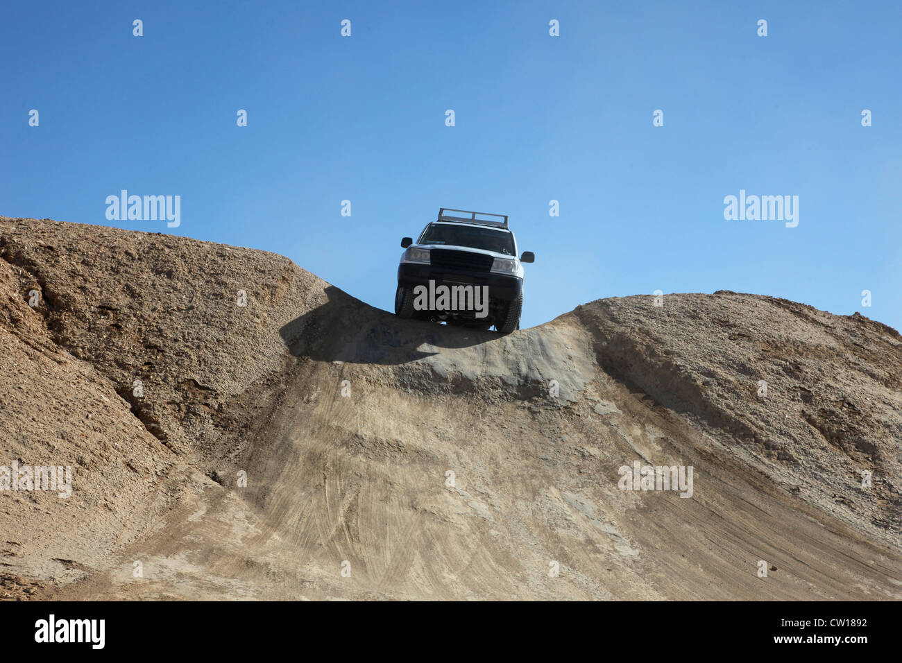 Car in desert Stock Photo - Alamy