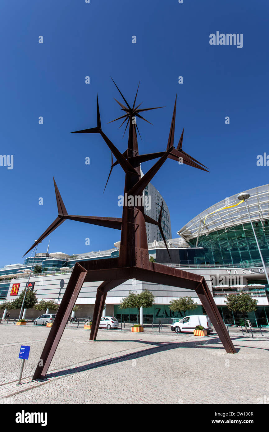 Homem-Sol (Sun Man) Sculpture. Vasco da Gama Shopping and São Gabriel ...
