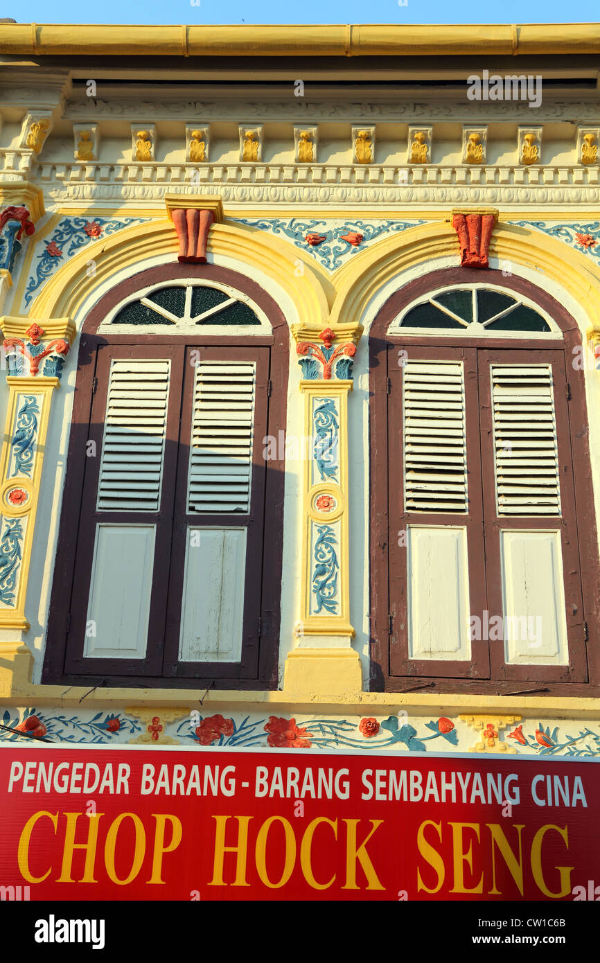 Colorful colonial heritage buildings on Jonker Road in Chinatown ...