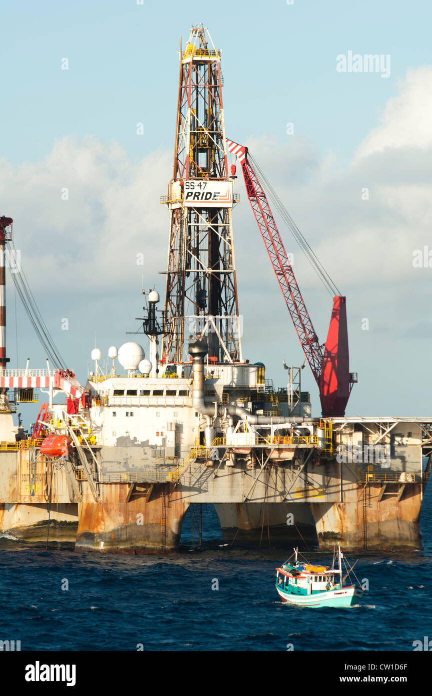 Brazil floating oil production platform hi-res stock photography and ...