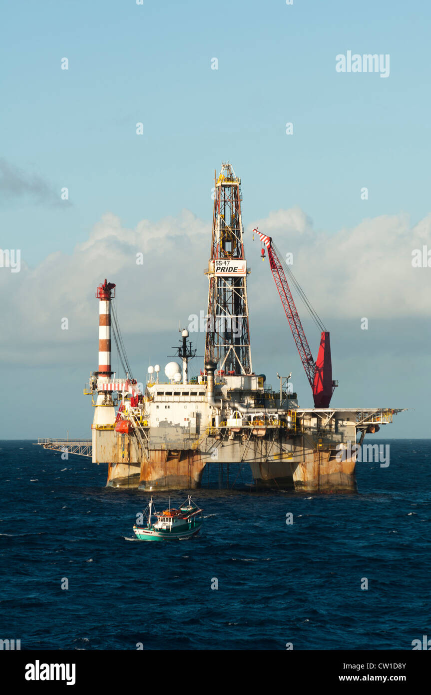 Brazil floating oil production platform hi-res stock photography and ...
