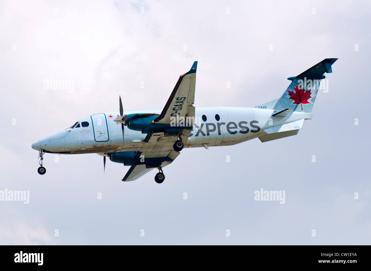 Airplane on a landing path - Air Canada Express Stock Photo - Alamy