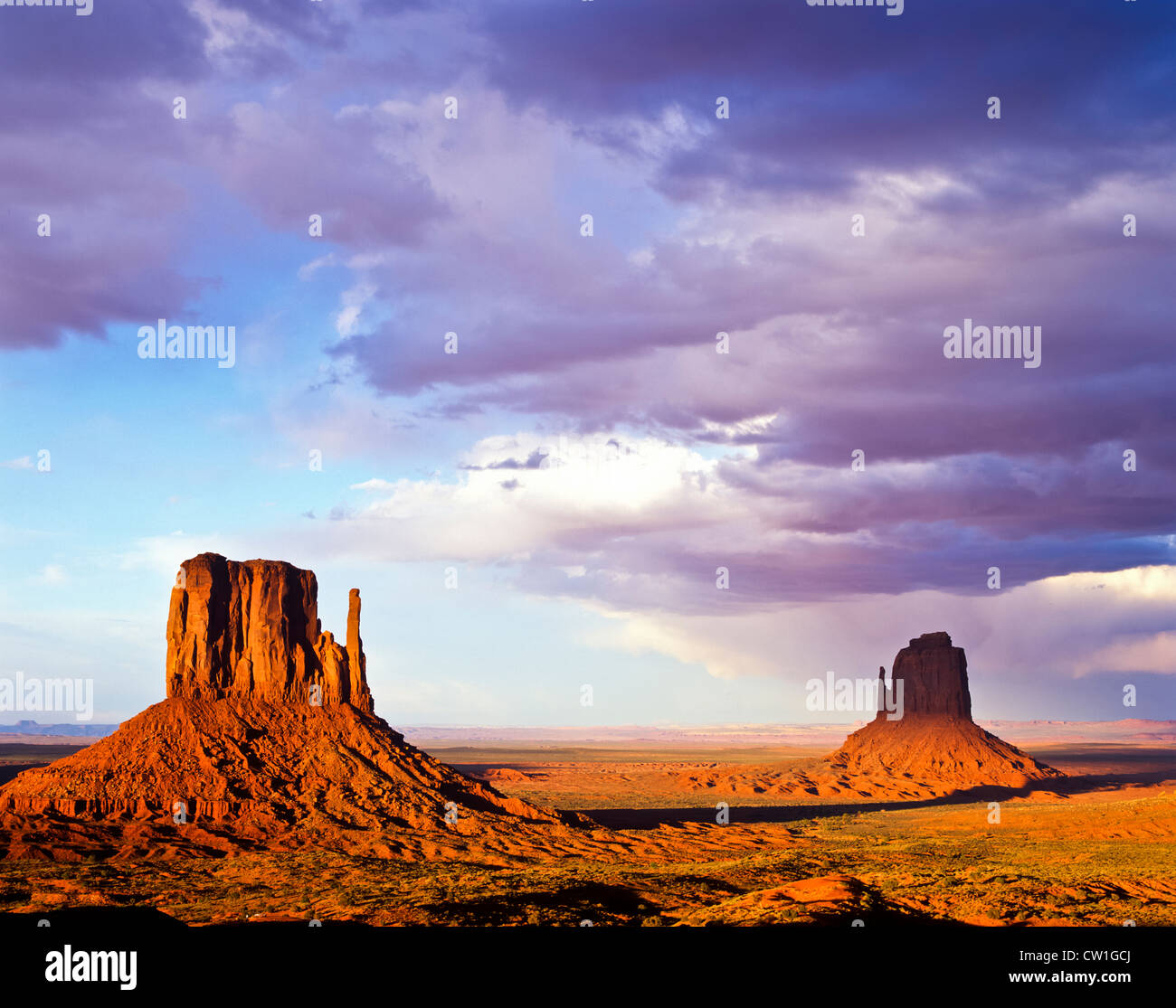 Monument Valley (Navajo: Tsé Biiʼ Ndzisgaii, meaning valley of the ...