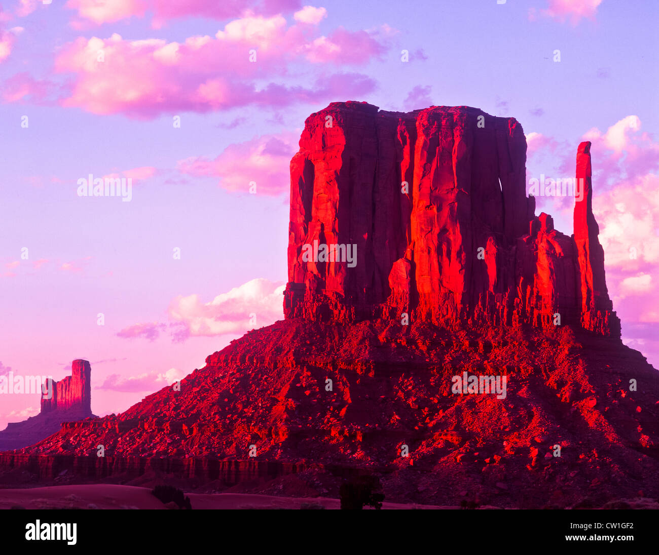 Monument Valley (Navajo: Tsé Biiʼ Ndzisgaii, meaning valley of the ...