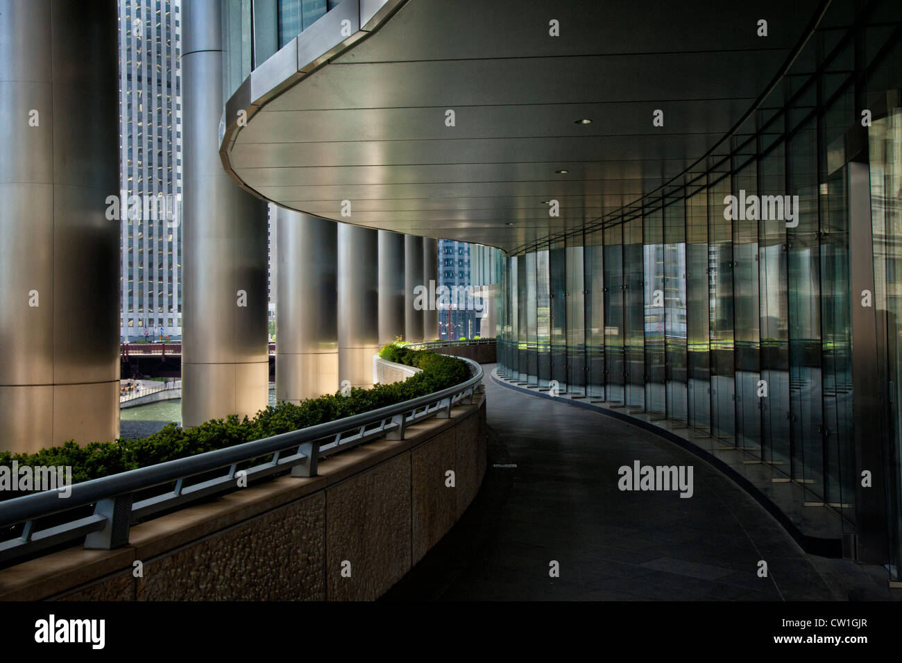 path outside trump tower chicago Stock Photo - Alamy