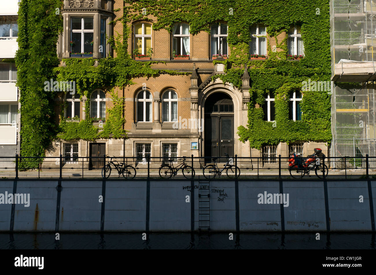 Vine embankment hi-res stock photography and images - Alamy