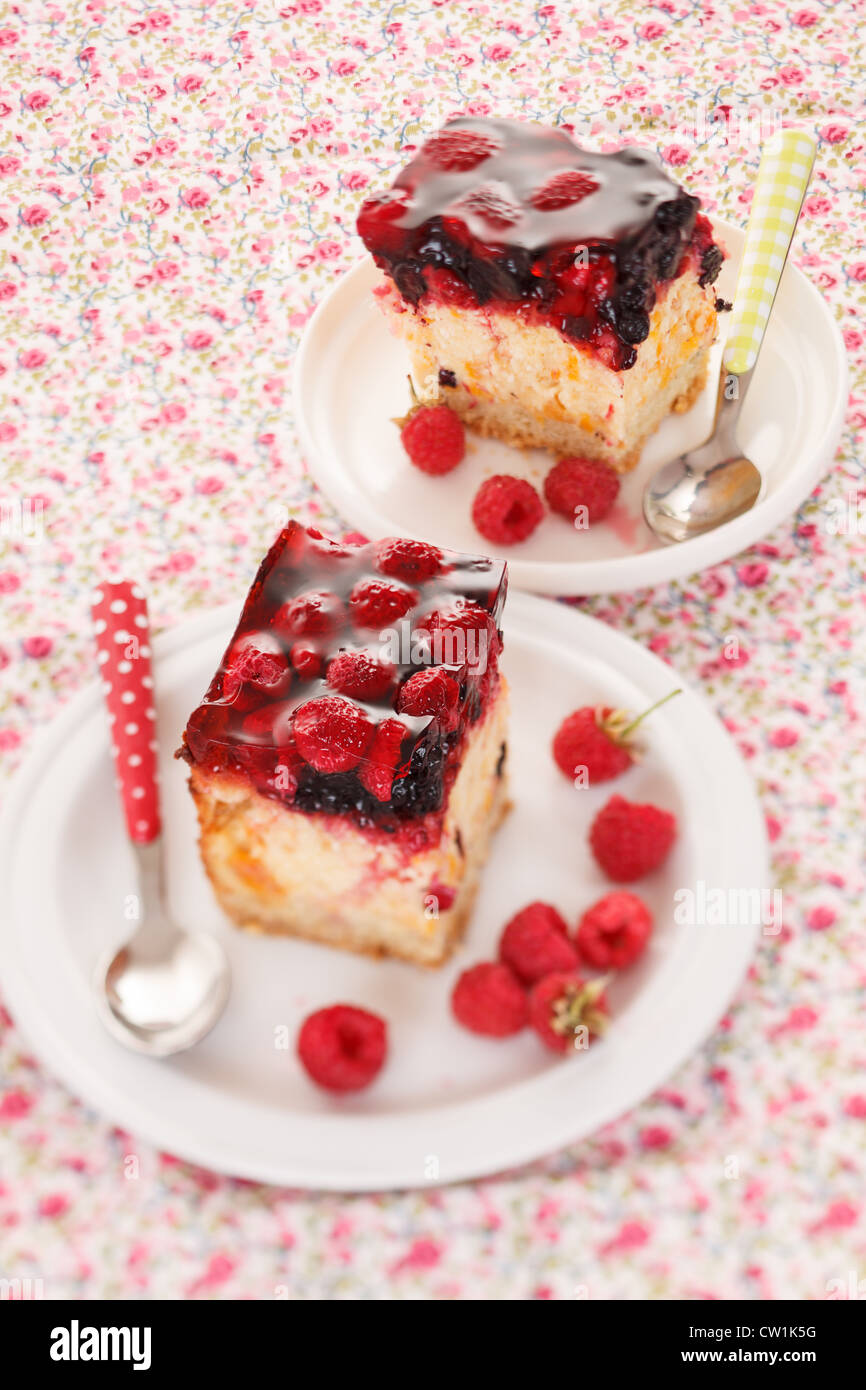 Summer cake hi-res stock photography and images - Alamy