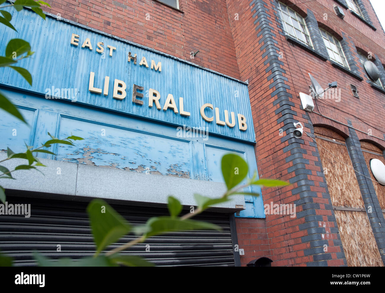 closed down liberal club in east ham Stock Photo - Alamy