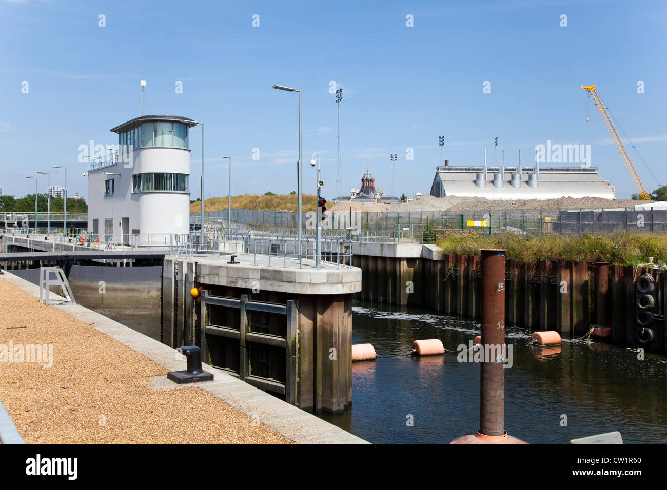 London waterways lock hi-res stock photography and images - Alamy