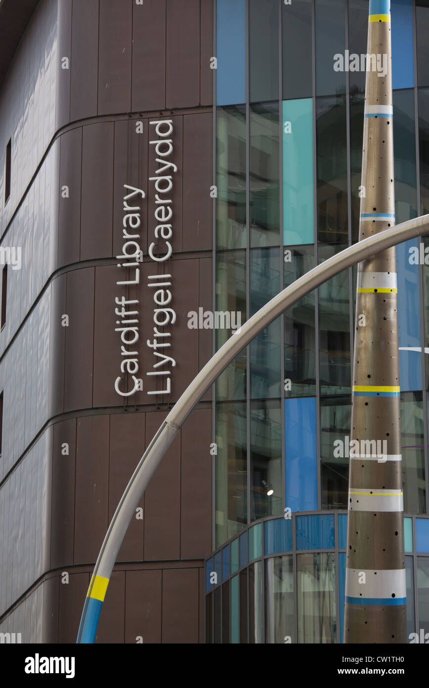 Cardiff central library, llyfrgell Caerdydd Stock Photo - Alamy