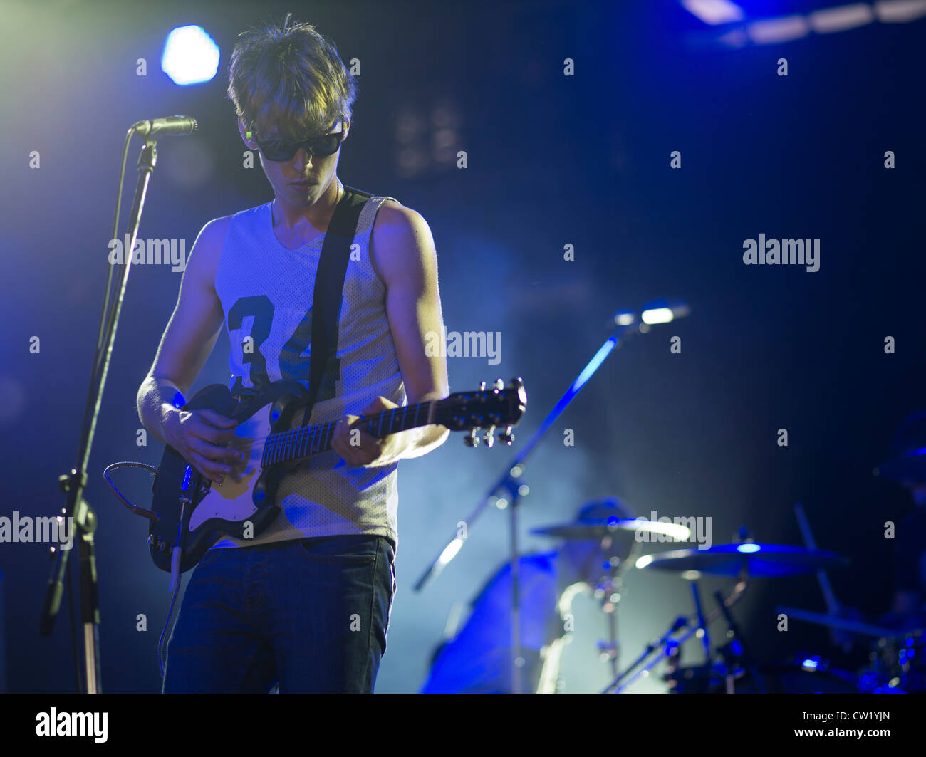 Vocalist and guitarist hi-res stock photography and images - Alamy