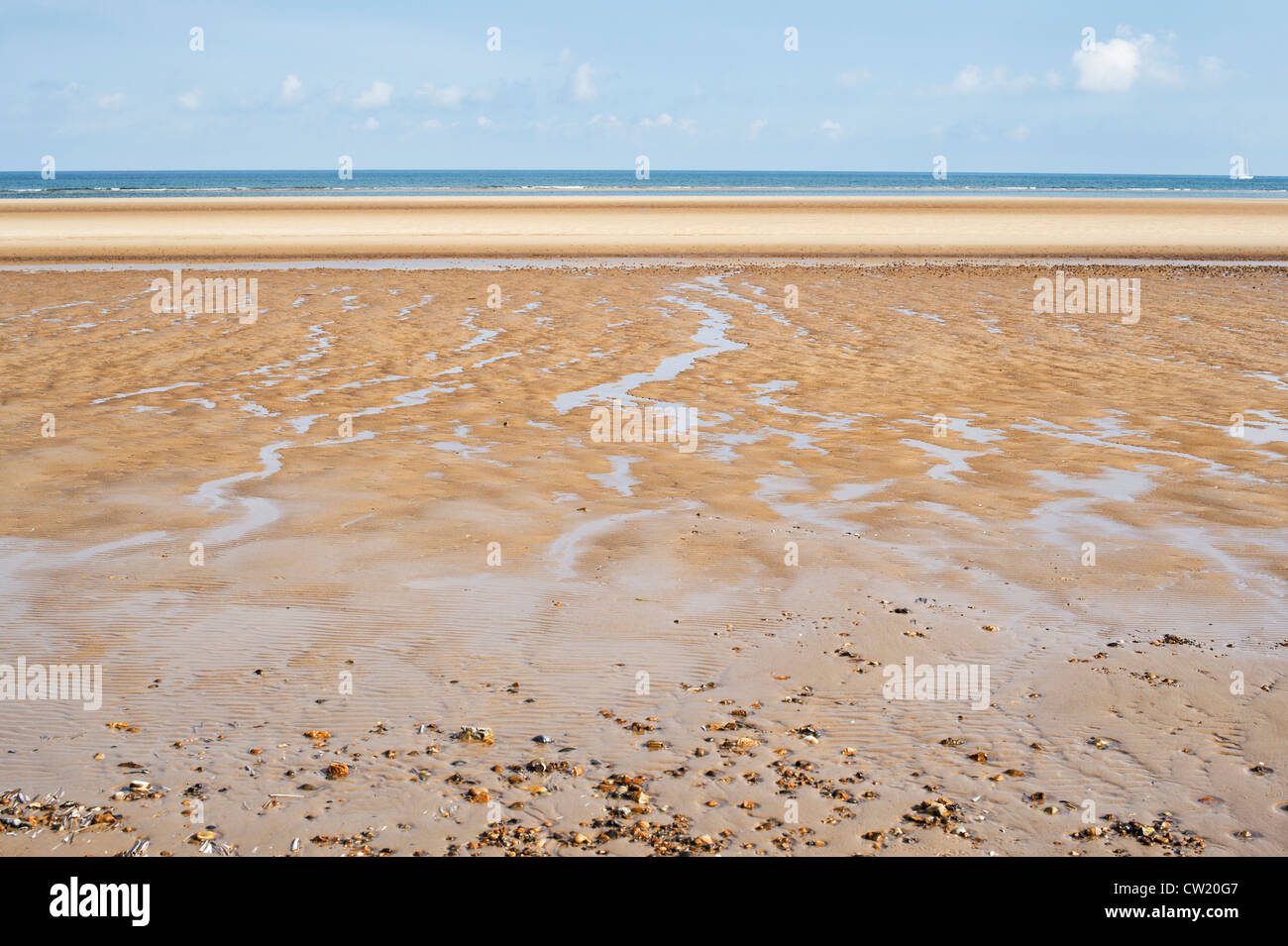 Empty sandy coast sea hi-res stock photography and images - Alamy