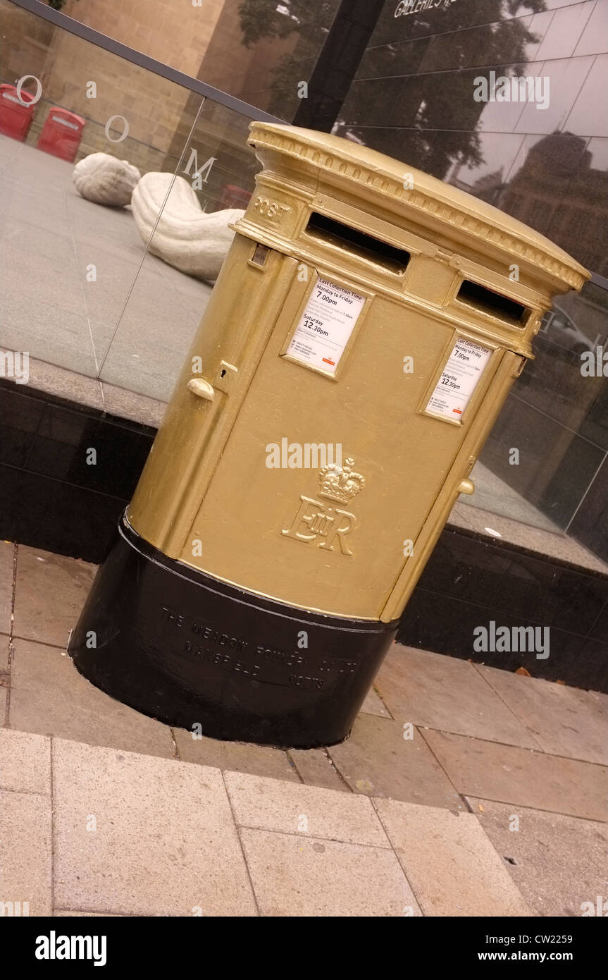 Gold Post Box in The Headrow/Cookridge Street, Leeds located where ...