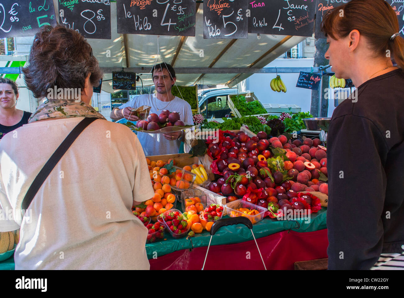 Paris fruits shop display hi-res stock photography and images - Alamy