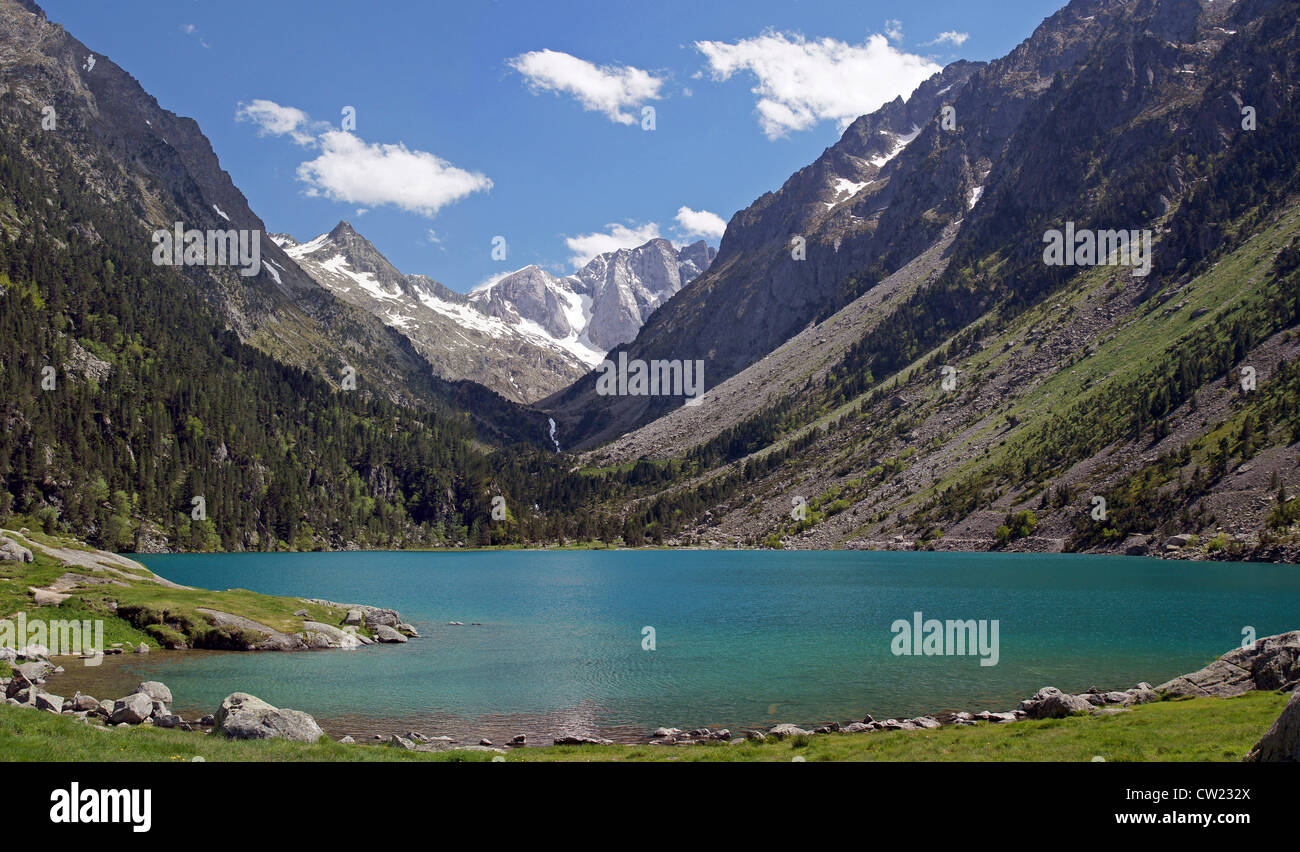 The beautiful Lac de Gaube in the French Pyrénées Stock Photo - Alamy