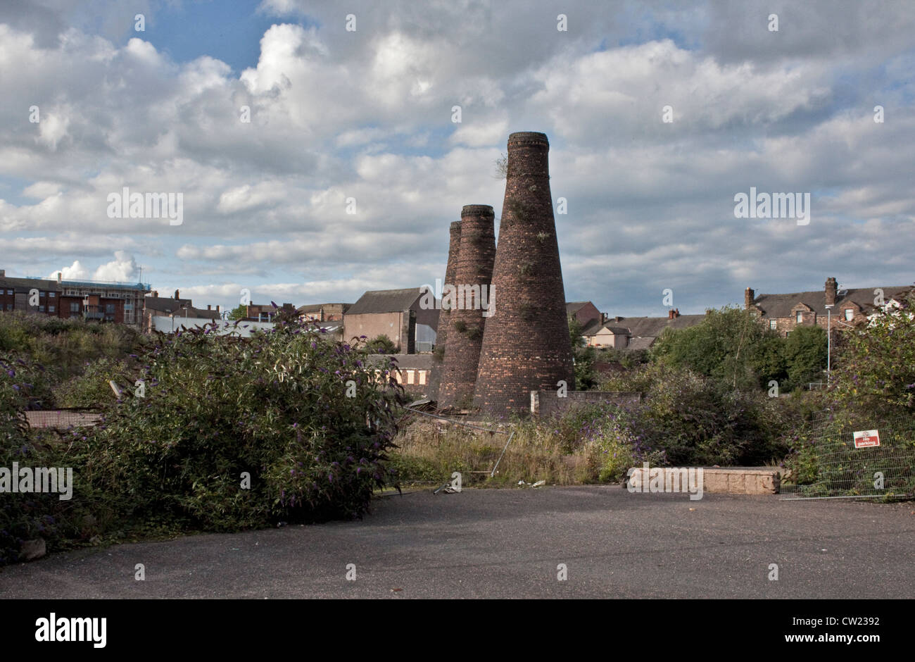 disused Bottle kiln chimneys in the town of Burslem, stoke-on-trent ...