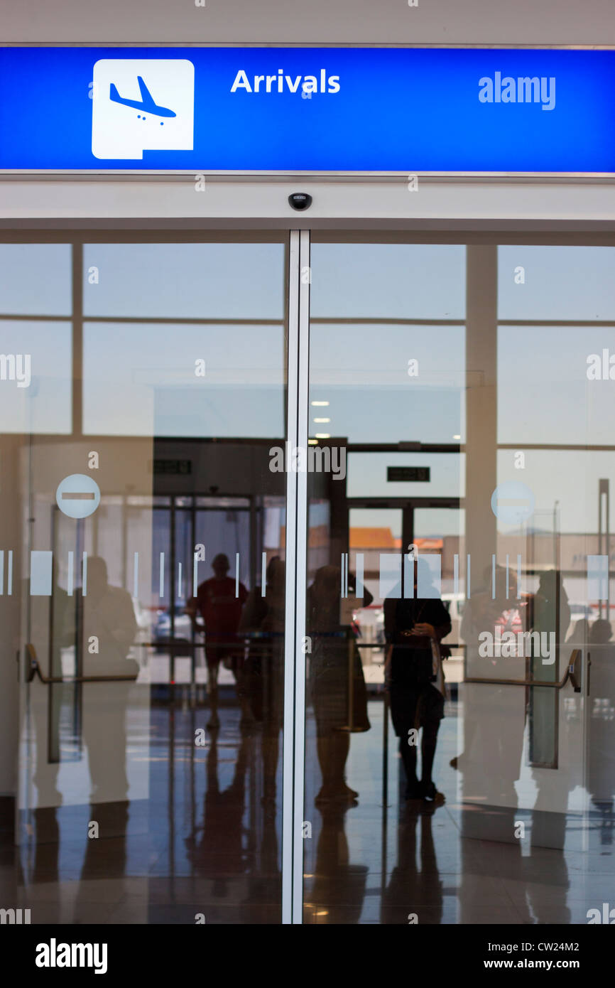 Airport arrivals board hi-res stock photography and images - Alamy