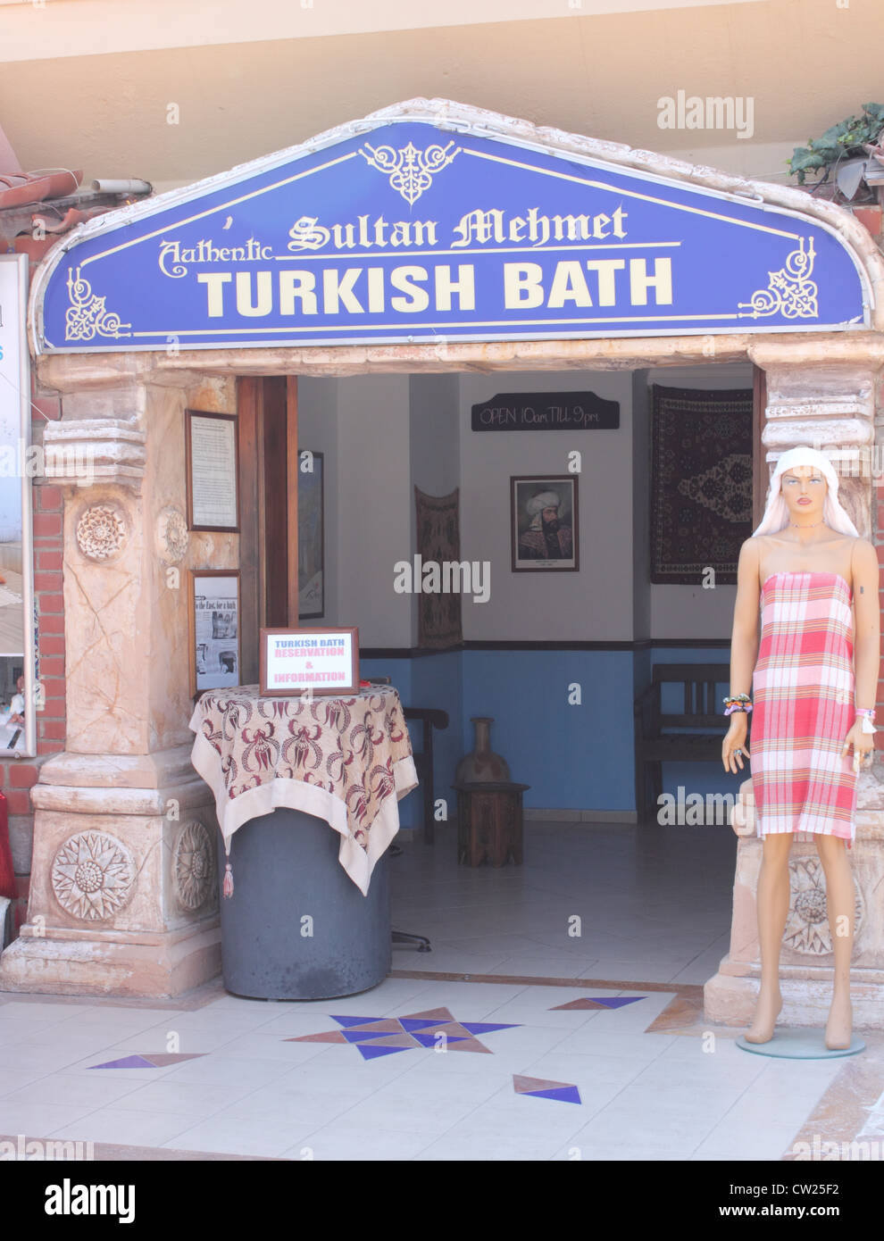 Royal bathroom palace hi-res stock photography and images - Alamy