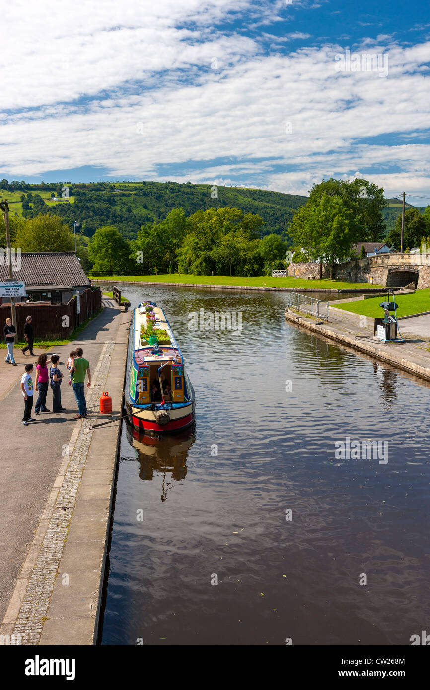 Llangollen canal boat hi-res stock photography and images - Alamy